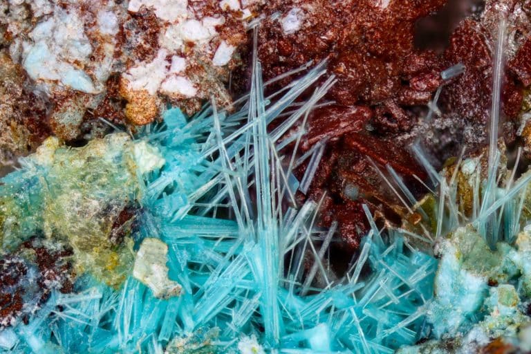 Guide on Microcrystalline Quartz: Different Types of Quartz Gems - GigWise