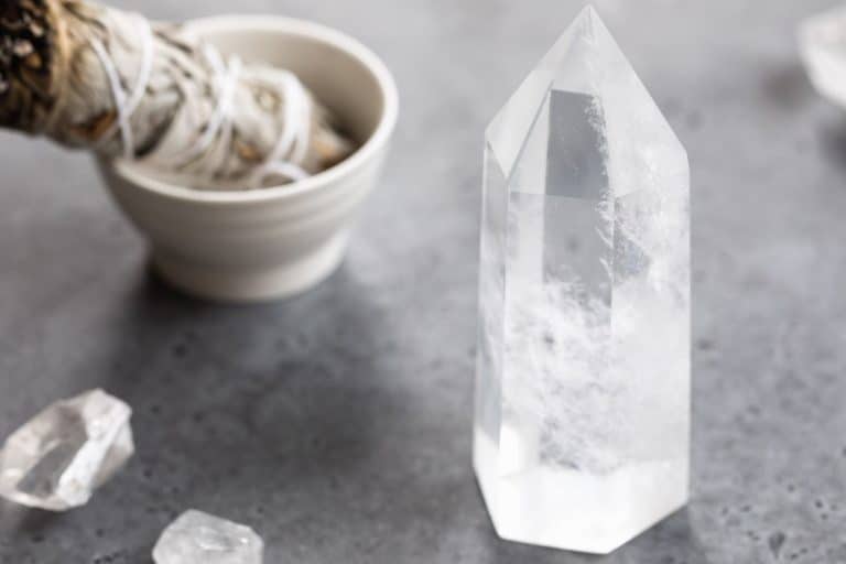 Guide on Microcrystalline Quartz: Different Types of Quartz Gems - GigWise