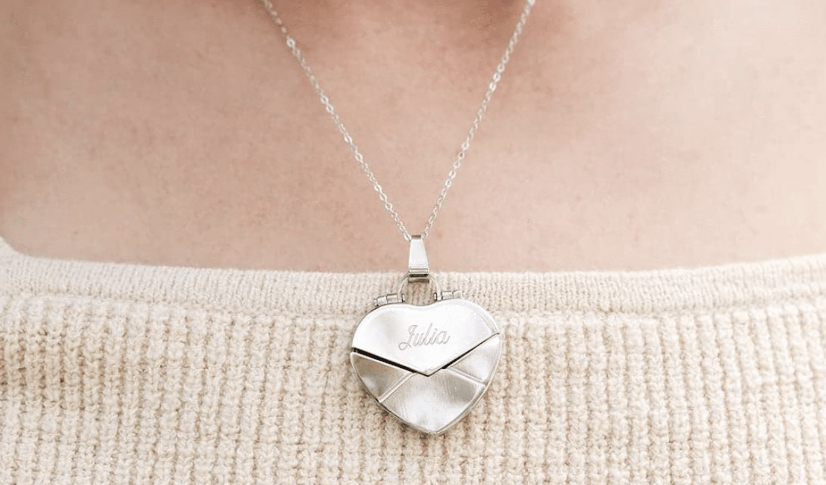 A Complete Guide to Eve's Addiction Reviews - GigWise