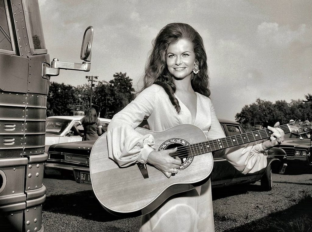 15 Top Female Country Singers of the 60s and 70s - GigWise