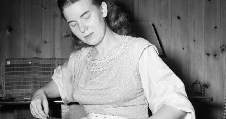 30 Legendary Female Singers of 60s Folk Music - GigWise