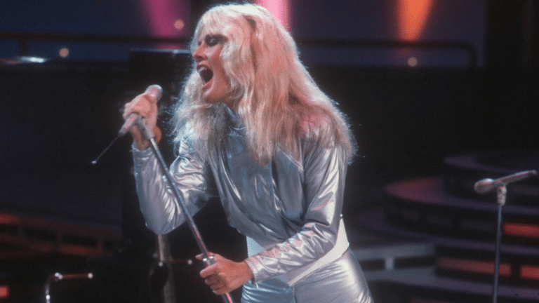 20 Female Singers with Deep Raspy Voices - GigWise