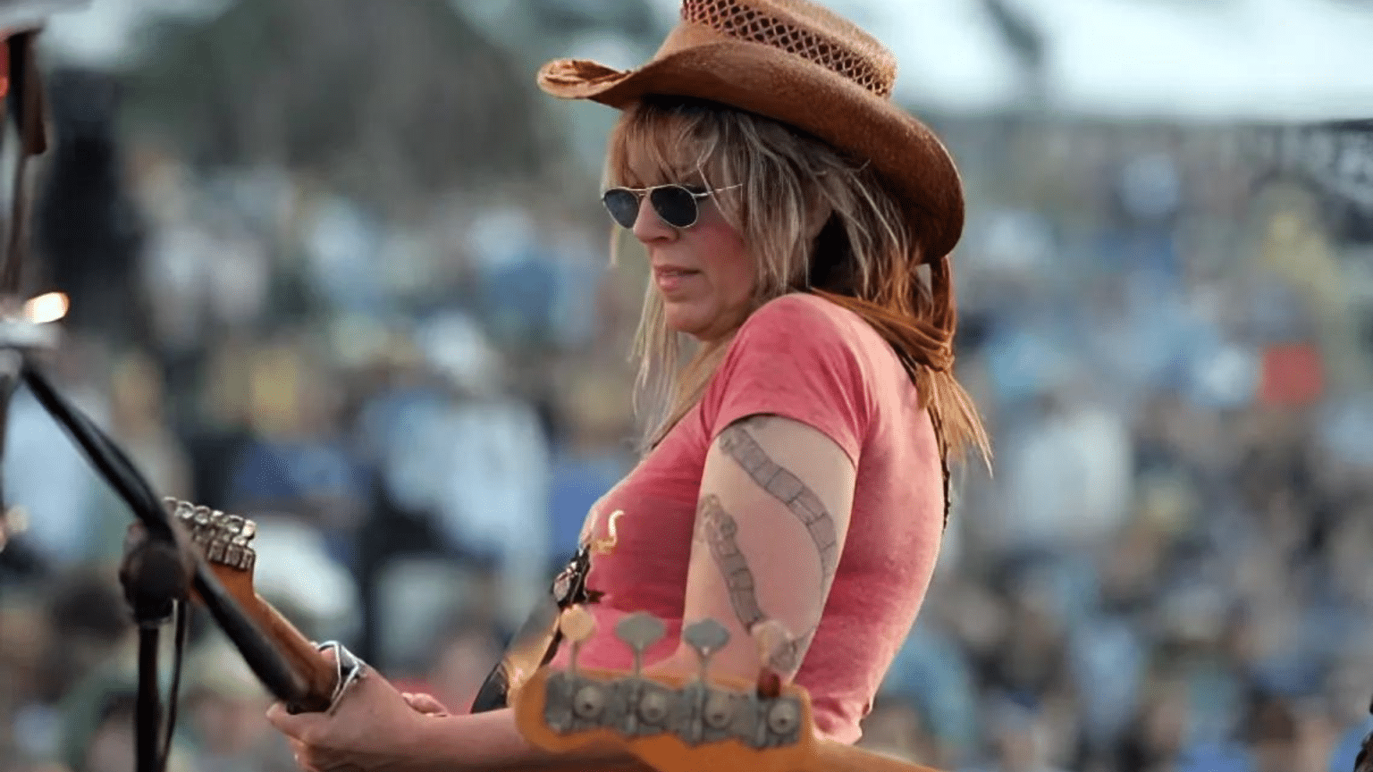 20 Female Singers with Deep Raspy Voices - GigWise