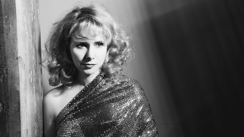 20 Iconic White R&B Singers Female - GigWise