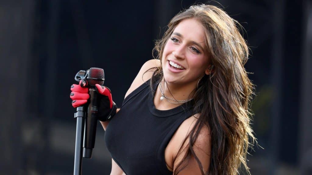 20 Canadian Female Pop Singers You Need to Know About - GigWise