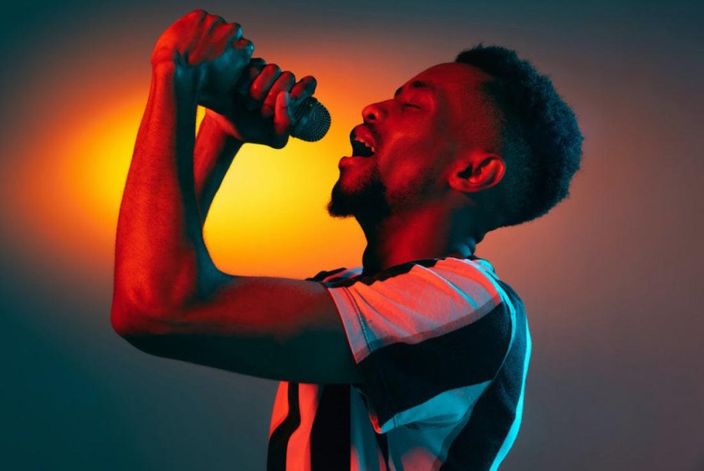 The Guide to Master the Art of Belting Singing - GigWise