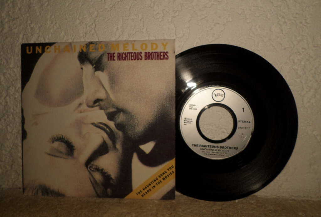 21 Easy Love Songs to Sing for Beginners - GigWise