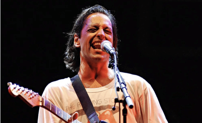 47 Iconic Turkish Singers You Should Know - GigWise