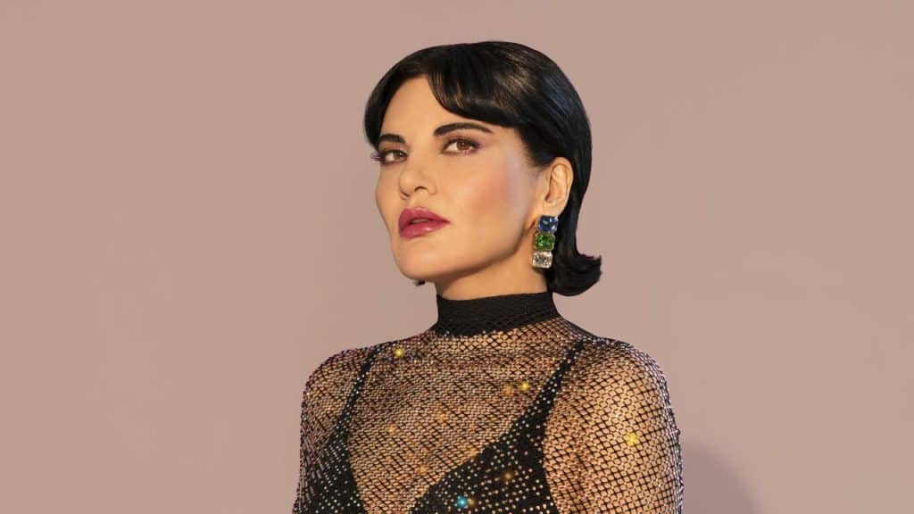 47 Iconic Turkish Singers You Should Know - GigWise