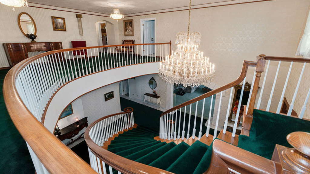 John Travolta's Luxurious Plane House - GigWise