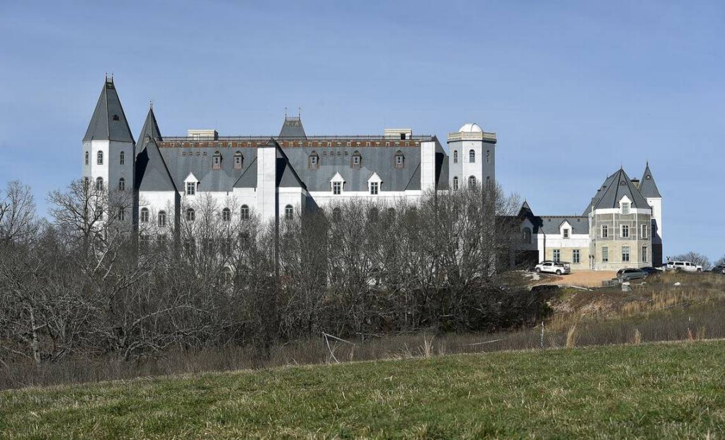 Inside Pensmore Mansion: America's Fortress Home - GigWise