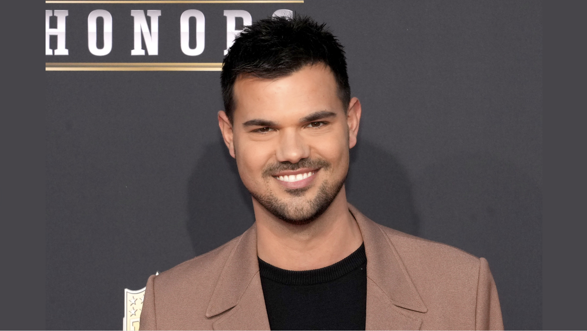 Pop Song Dream Song Lyrics by Taylor Lautner - GigWise