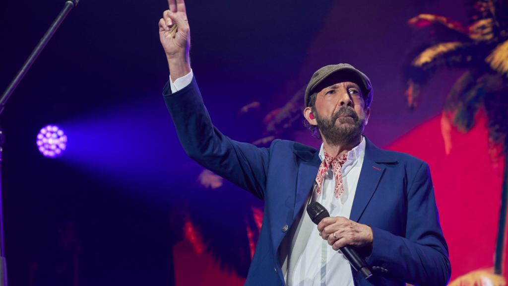 33 Famous Hispanic Singers of All Time - GigWise