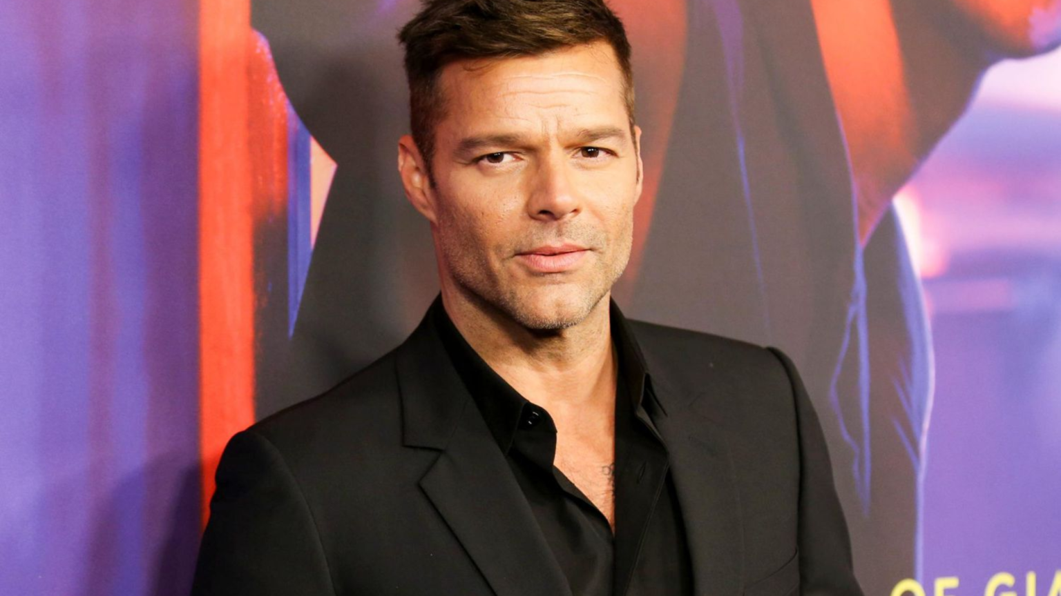 33 Famous Hispanic Singers of All Time - GigWise